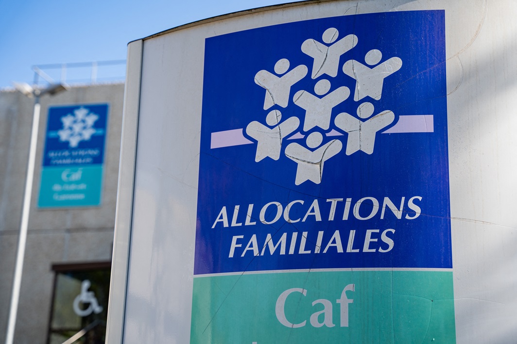 CAF : une famille a-t-elle vraiment touché plus de 6 000 € d’aides au ...