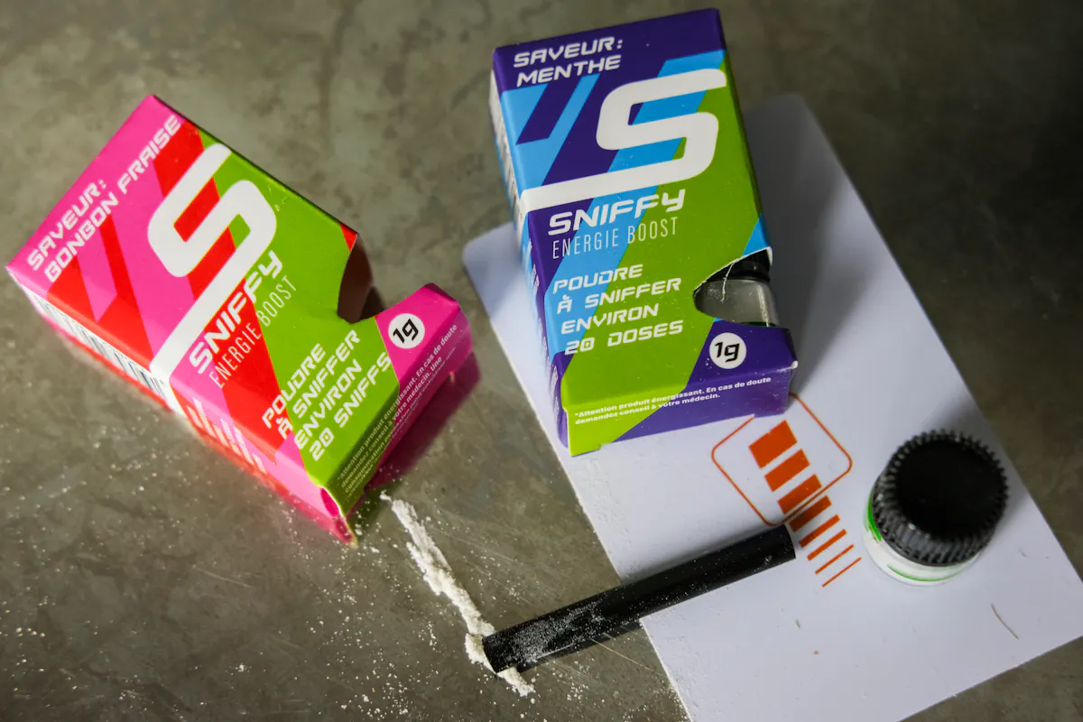 Sniffy : la poudre blanche qui se consomme comme la cocaïne est ...
