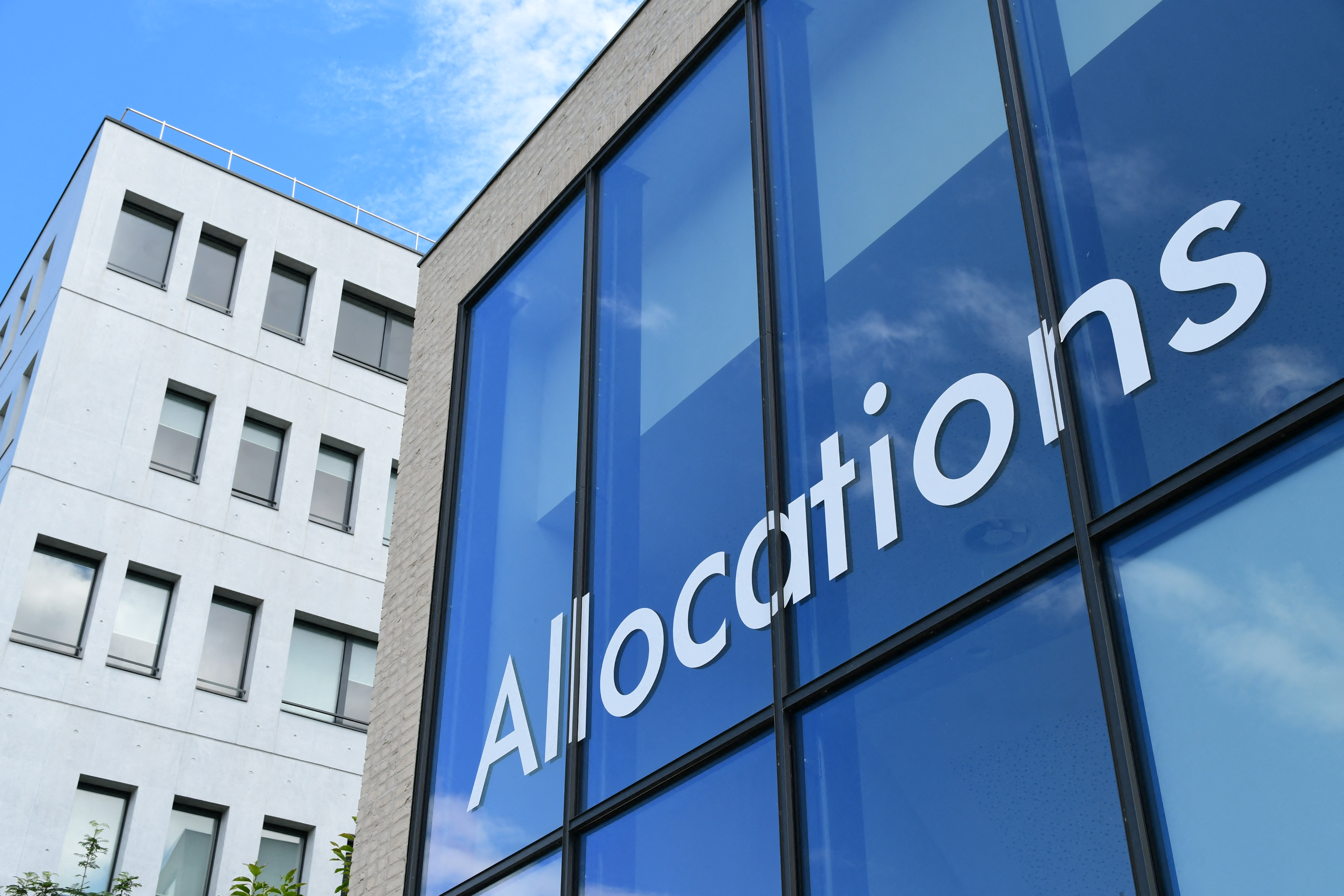 RSA, APL, ARS… Découvrez tout ce qui va changer pour les allocataires de la CAF en 2025 | Merci ...