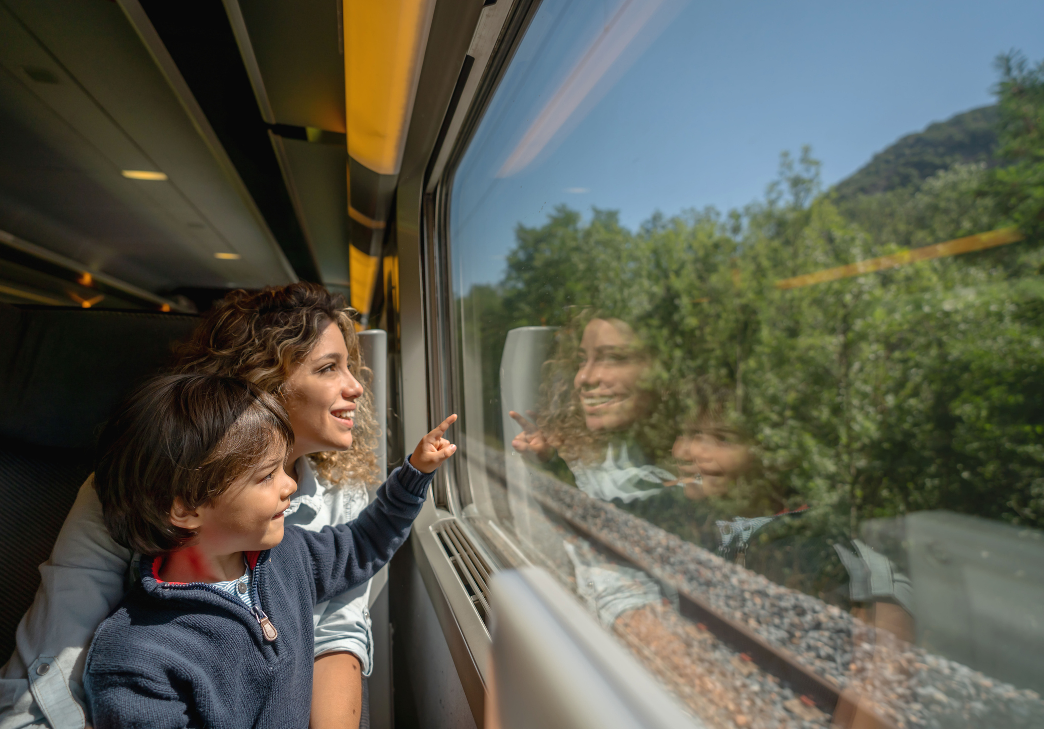 Vacances de printemps, ponts de mai : les billets de train bientôt en ...
